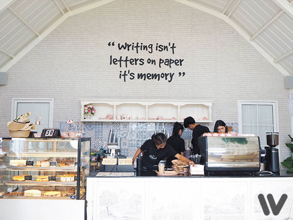 รีวิว Memory House Cafe Hua Hia คาเฟ่ท่ามกลางทุ่งดอกหญ้าสวยๆ